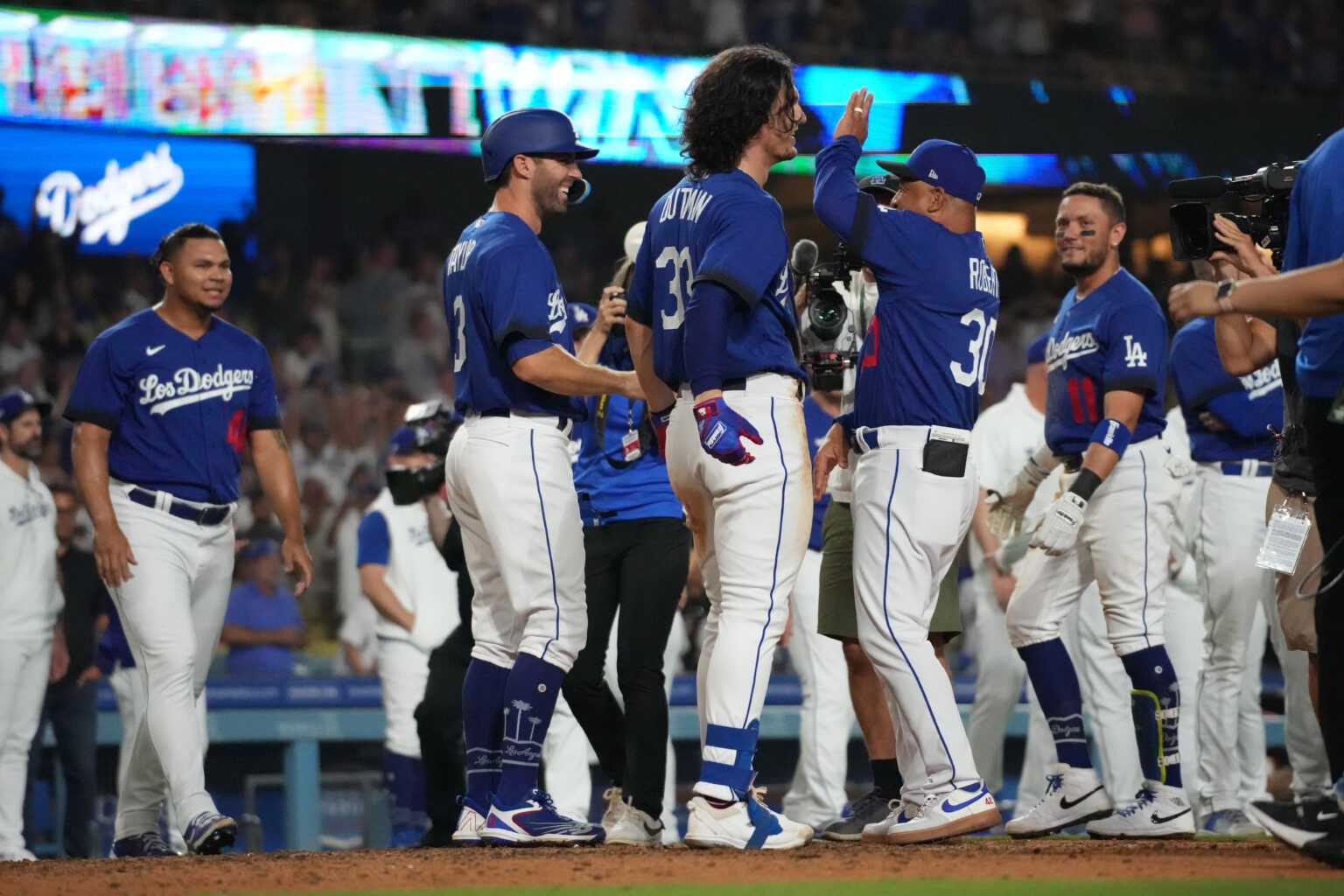 Dodgers Notes: Praise and Enhancing Farm System - LWOSports